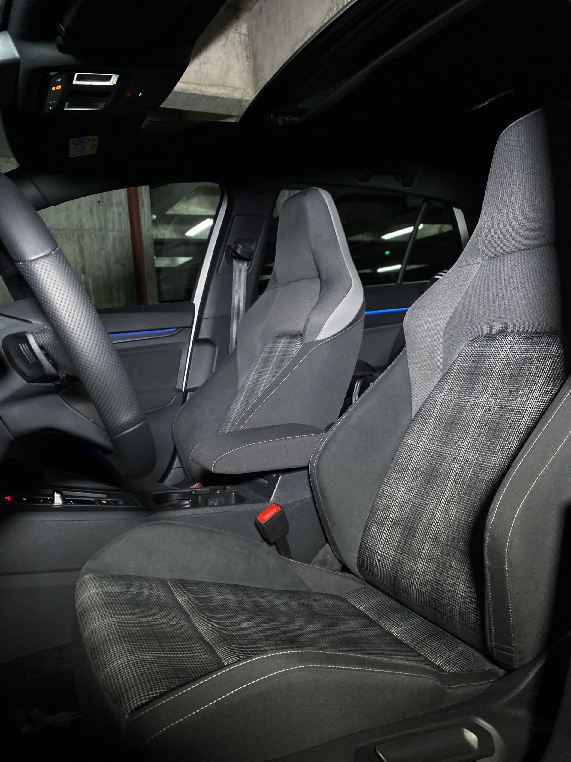 Volkswagen Golf VIII 2.0 GTD DSG | INTERCAR